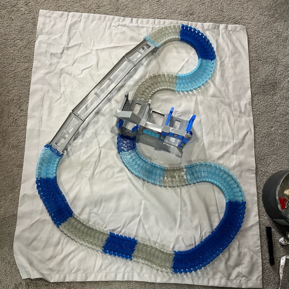 Toys | Ontel Magic Tracks Police Chase Glow In The Dark Racetrack ...